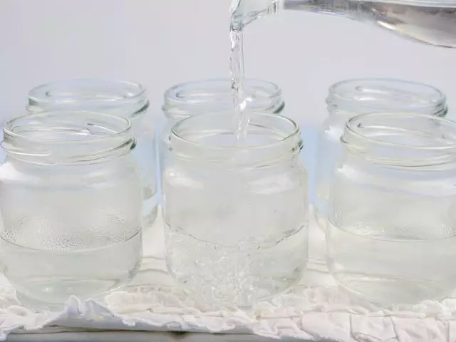 گھر میں جار کو جراثیم سے پاک کرنے کا طریقہ / شیف کے مشورے - ویب سائٹ پر "نمک اور میرینیٹ کرنے کا طریقہ" کے سیکشن سے مضمون