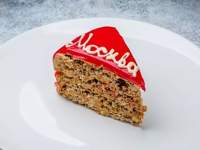 Историја торте "Москва" / Како код куће поновити брендирани десерт главног града