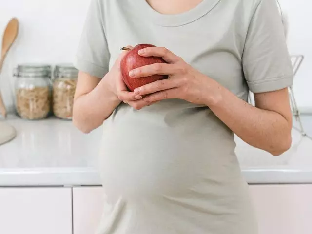 妊娠中の女性の荷降ろし日：いつ、何ができるか/メニューオプション-サイトの「食べ物と体重」という見出しの記事