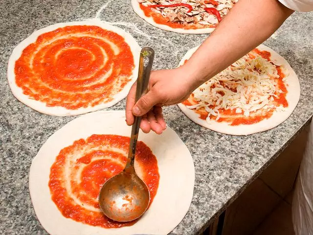 4 geheime van Italiaanse pizzadeeg / Pizzaiolo vertel - artikel uit die afdeling "Hoe om te kook".
