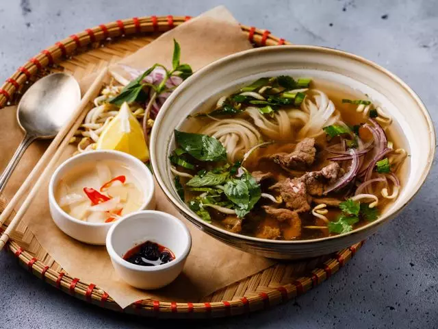 如何从越南女人那里制作 pho bo / 汤的秘密 - 来自网站“如何烹饪”部分的文章