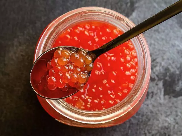 So wählen Sie hochwertigen roten Kaviar in einem Supermarkt aus / Expertenratschläge - ein Artikel aus dem Abschnitt "Essen" auf der Website