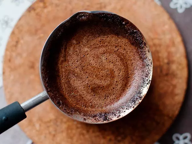 नाश्ते के लिए कॉफी बनाने के 10 तरीके / भले ही आपके पास कॉफी मशीन न हो