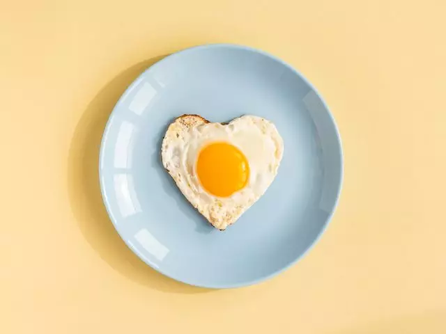 Apa masak kanggo sarapan kanggo pacar / Gagasan kanggo kejutan romantis - artikel saka bagean "Apa sing bakal dipangan" ing situs kasebut