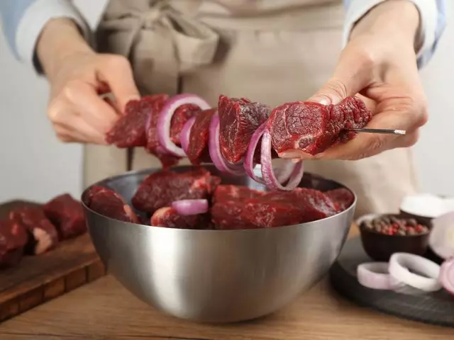 Πώς να κόψετε σωστά το κρέας για μπάρμπεκιου / Και γιατί πρέπει να κοπεί κατά μήκος των ινών - ένα άρθρο από την ενότητα "Κουλτούρα κρέατος" στον ιστότοπο