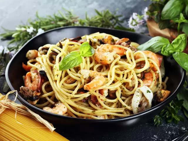 19 hidangan cepat dengan udang / Resep untuk kehidupan sehari-hari dan liburan - artikel dari bagian "Makanan apa" di situs