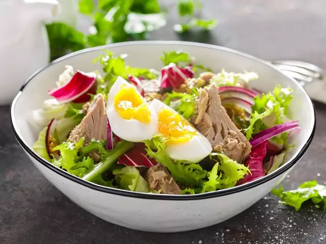 10 простых салат з рыбнымі кансервамі / Смачныя стравы для святочнага стала - артыкул з рубрыкі "Як гатаваць" на сайт