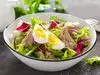 Konserve balıklı 10 basit salata / Tatil masası için lezzetli yemekler