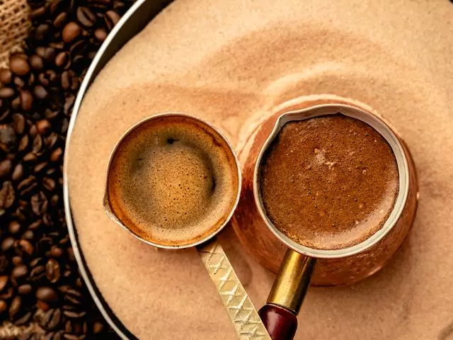 Menyeduh kopi dengan cara oriental di rumah / Jenis apa yang harus dipilih, apa yang dimasak dan cara minum - artikel dari bagian "Cara memasak" di situs