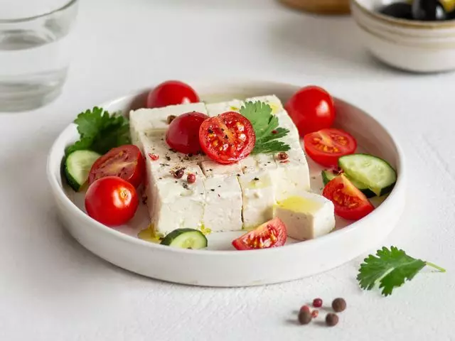 Feta, fetaxa kapa sirtaki / Ho khetha chisi e phethahetseng bakeng sa salate ea Greek - sengoloa se tsoang karolong ea "Seo u ka se jang" setšeng.