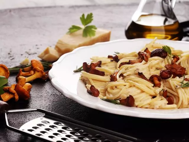 Hoe om heerlike pasta met kantarelle te kook / Eenvoudige instruksies en resepte - 'n artikel uit die afdeling "Hoe om te kook" op die webwerf
