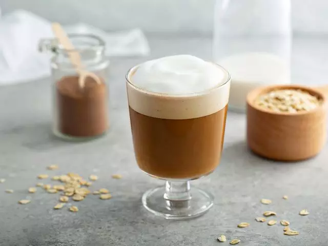 Cara masak latte ing omah / Resep klasik lan non-standar - artikel saka bagean "Cara masak" ing situs kasebut