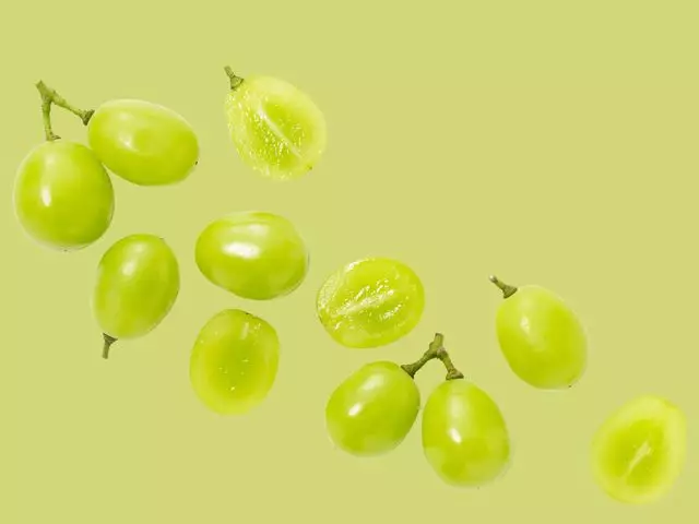 V Španiji na silvestrovo pojedo 12 grozdja / Dejstvo dneva - članek iz rubrike "Hrana stran od doma"
