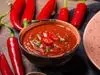 Cos'è lo sriracha / E come fare la famosa salsa in casa