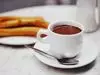 Как се пие горещ шоколад / Защо сервират вода и една чаена лъжичка към него