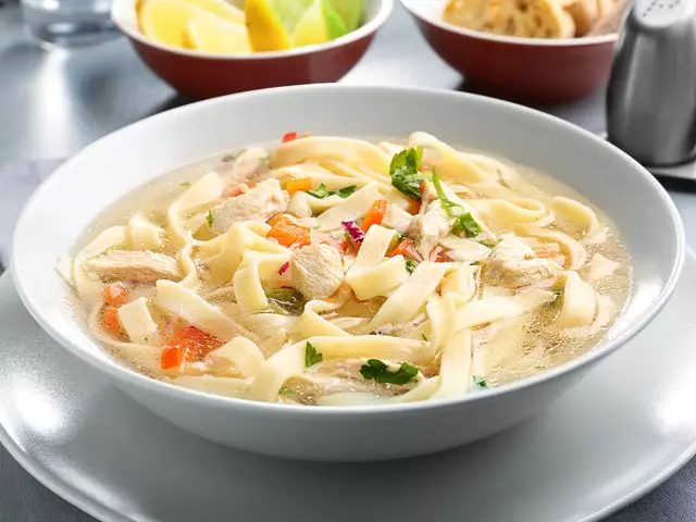 चिकन नूडल सूप कैसे पकाएं / निर्देश साइट - "स्वस्थ भोजन" अनुभाग से साइट पर लेख