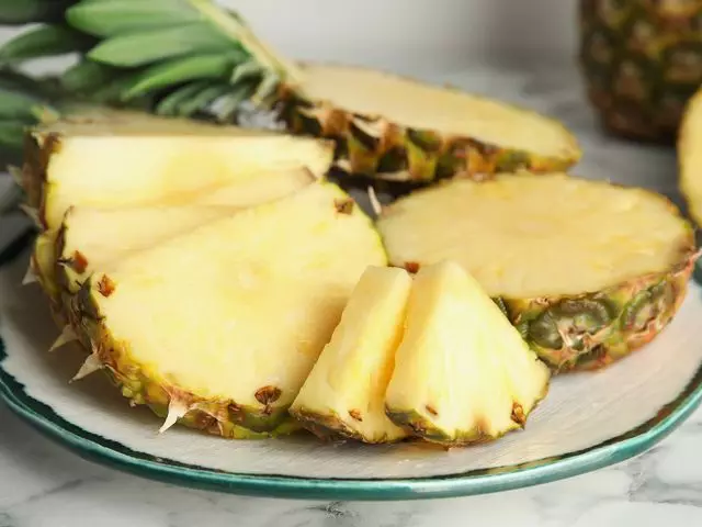 在家剥菠萝的 3 种方法/分步说明 - 来自网站“吃什么”部分的文章