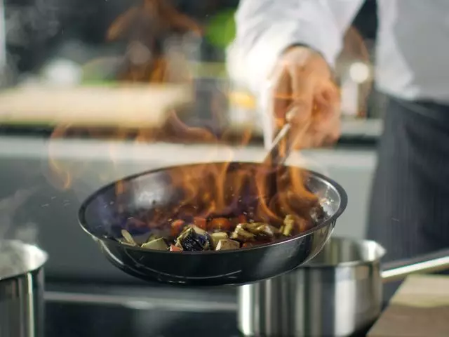 A flambé, mint főzési mód és a kulináris show eleme / A flambé definíciója és végrehajtási módjai - cikk az oldal "Hogyan főzzek" rovatából