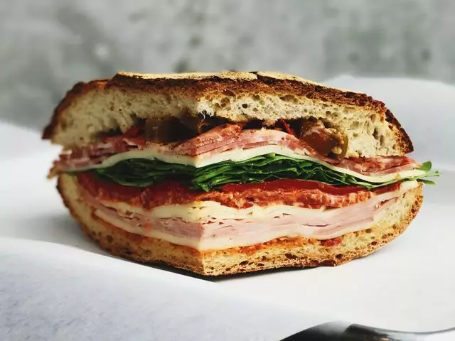 Sandwich / Recipe 5 ambony indrindra ho an'ny fotoana rehetra - Ny zavatra hohanina lahatsoratra ao amin'ny tranokala