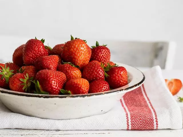 Comment choisir et conserver les fraises / Conseils et recettes utiles - un article de la section "Que manger" du site