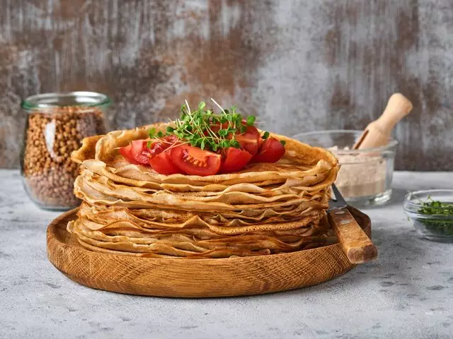 Pancakes daga buckwheat gari / Zaɓin girke-girke na Maslenitsa - labarin daga sashin "Yadda ake dafa" akan shafin.