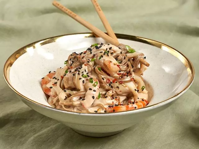 Τι να μαγειρέψετε με ιαπωνικά noodles soba φαγόπυρου / Από μια ελαφριά σούπα σε ένα ασυνήθιστο επιδόρπιο - ένα άρθρο από την ενότητα "Τι να φάτε"