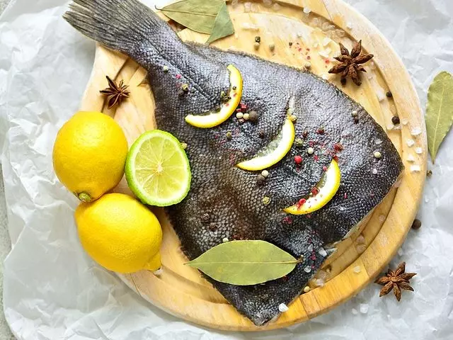 Cara ngresiki lan masak flounder / Tips lan resep - artikel saka bagean "Cara masak" ing situs kasebut