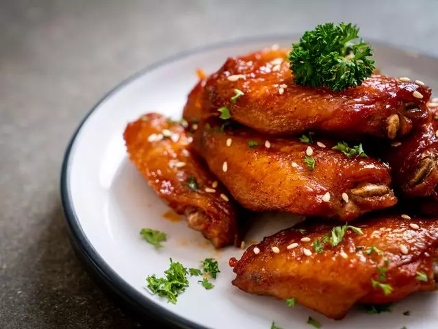 8 måter å tilberede kyllingvinger / Med filo, i pilaf, i brødsmuler - en artikkel fra delen "Hvordan lage mat" på nettstedet