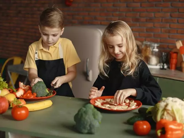 부엌에있는 아이들 / 10 세 어린이가 요리 할 수있는 요리 - 사이트의 "아이들과 함께 요리하기"섹션의 기사