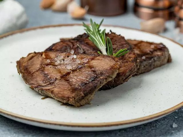 How to cook a steak / From the choice of meat to the recipe - an article from the heading "Meat culture" on the site