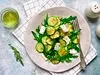 Salate ușoare de primăvară cu brânză / 10 rețete
