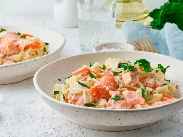 Cara memasak pasta dengan salmon / 5 resep untuk makan siang yang lezat - artikel dari bagian "Cara memasak" di situs