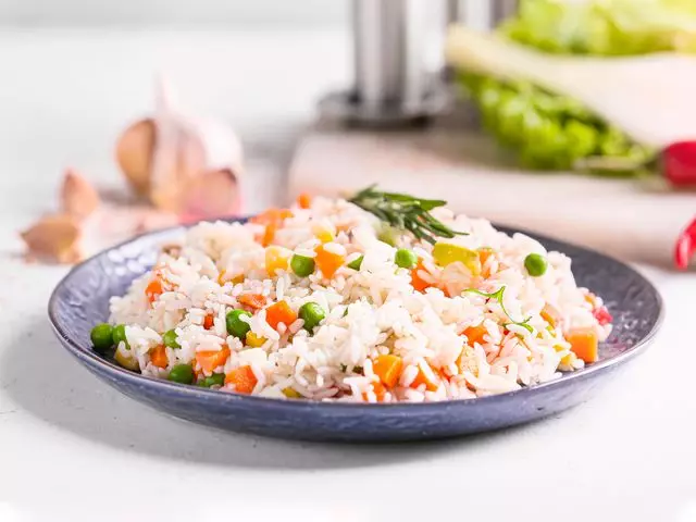 찐 쌀을 맛있게 요리하는 방법 / 냄비, 슬로우 쿠커, 전자 레인지에서 - 사이트의 "요리 방법"섹션 기사