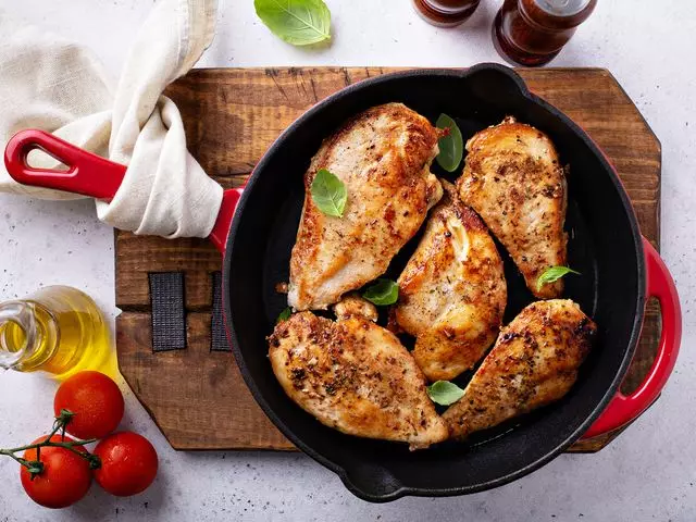치킨 키예프, 베샤멜 또는 처트니 / 닭 가슴살을 요리하는 독창적 인 방법 - 사이트의 "요리 방법"섹션 기사