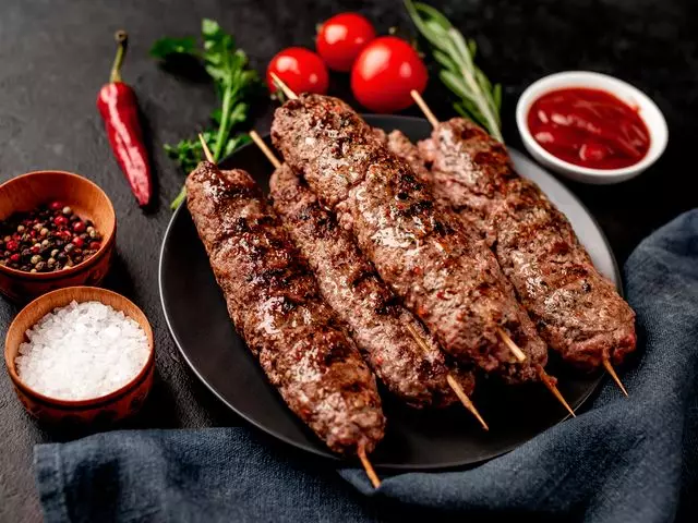 Como cociñar un kebab á grella / Unha solución sinxela e saborosa para un picnic - un artigo da sección "Como cociñar" do sitio