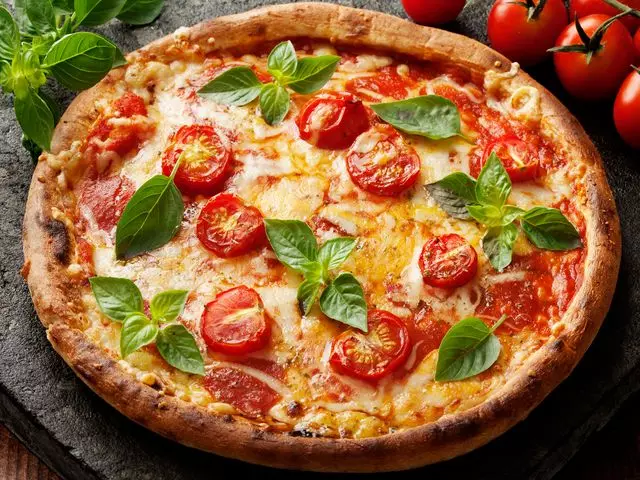20 recetat më të mira të picave / Me mbushje perimesh, të ëmbla dhe mishi - një artikull nga seksioni "Çfarë të hamë" në faqe