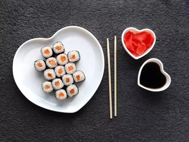 Sushi e pãezinhos para 14 de fevereiro / Como cozinhar pratos asiáticos populares em casa - um artigo da seção "Como cozinhar" no site