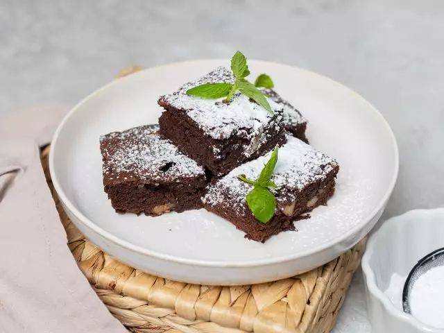 Πώς να μαγειρέψετε brownies / Φτιάχνοντας μια σοκολατόπιτα στο σπίτι με έναν σεφ - ένα άρθρο από την ενότητα "Πώς να μαγειρέψετε" στον ιστότοπο