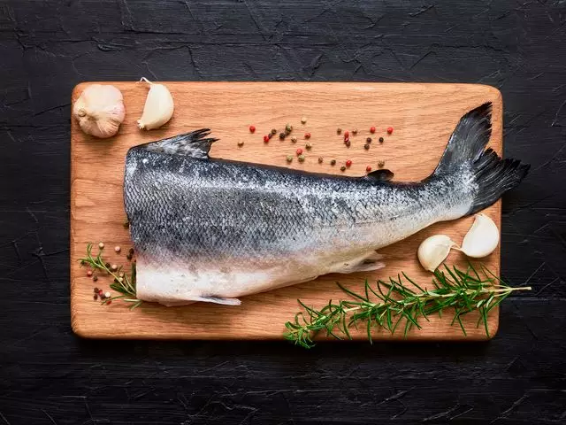 Hur man rengör fisk / Tips som är användbara inte bara för nybörjare - en artikel från avsnittet "Vad man ska äta" på webbplatsen