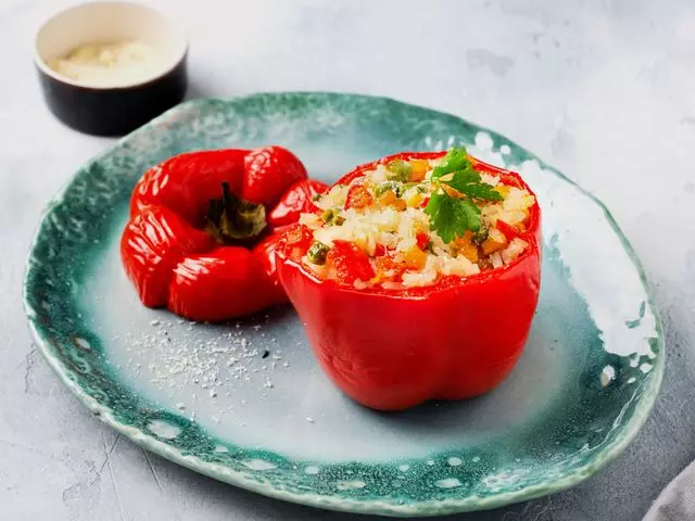 Secrets of cooking stuffed peppers / A successful dinner for any time of the year - an article from the "How to cook" section on the site