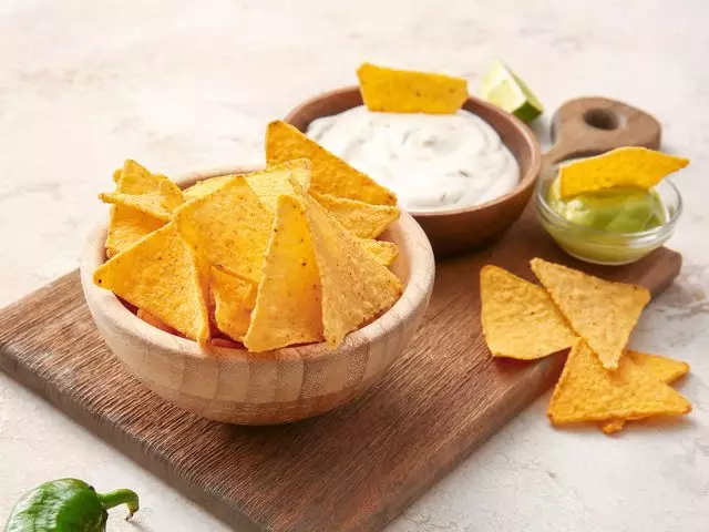 Cara nggawe kripik jagung nachos / Rong versi resep sing prasaja - artikel saka bagean "Cara masak" ing situs kasebut