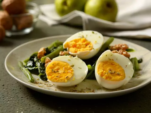 10 ricette di insalata di uova sode / Piatti semplici e deliziosi