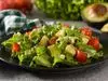 Top 10 salata sa avokadom / Koje će vam pomoći da se zaljubite u prekomorsko bobičasto voće