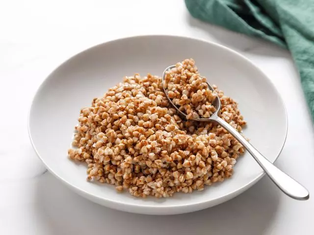 Buckwheat porridge: uru na ọghọm / kedu ihe kpatara ngwaahịa a ji ewu ewu n'etiti ndị na-akwado ndụ ahụike yana onye buckwheat ka amachibidoro ya?