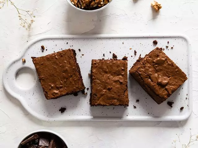 Шоколаддуу торттун 8 рецепти / Жөнөкөй жана даамдуу десерттер