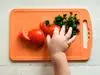 Kojení a příkrmy: čím a jak krmit dítě ve věku 8-9 měsíců / Průvodce pro rodiče