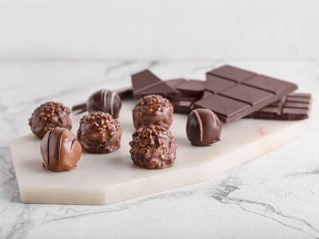 როგორ მოვამზადოთ შოკოლადები საახალწლოდ / მნიშვნელოვანი პირობები და მარტივი რეცეპტები - სტატია საიტზე "როგორ მოვამზადოთ" განყოფილებიდან