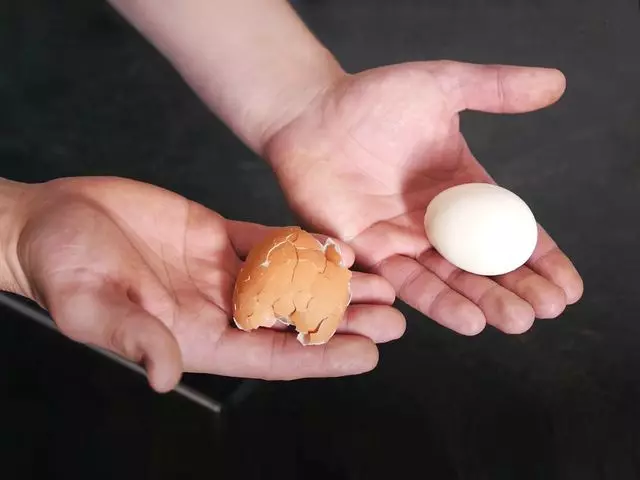 איך לקלף ביצה במהירות