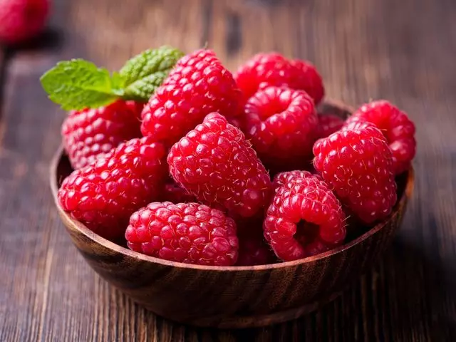 Wong Rusia diterangake carane milih raspberries sing enak - warta saka bagean "Apa sing bakal dipangan" ing situs kasebut