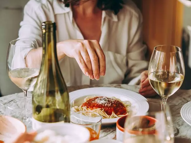 Thói quen ẩm thực và ẩm thực của người Ý có thể gây bất ngờ
